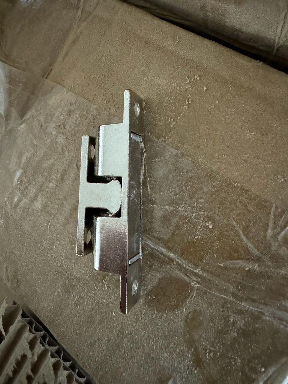 WiseCabinet. ADA front panel-latch 1